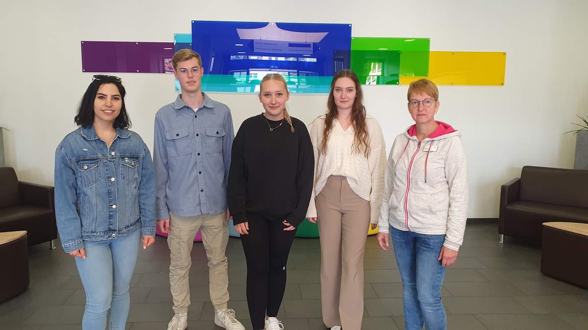 Vier weitere Azubis starten im St. Elisabeth-Hospital Beckum in das ...