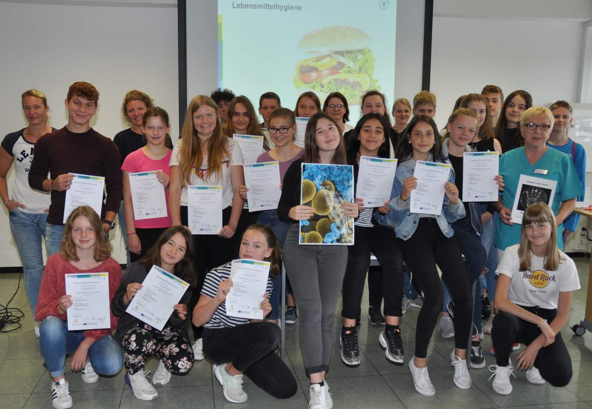 Schüler des Albertus-Magnus-Gymnasiums Beckum informierten sich